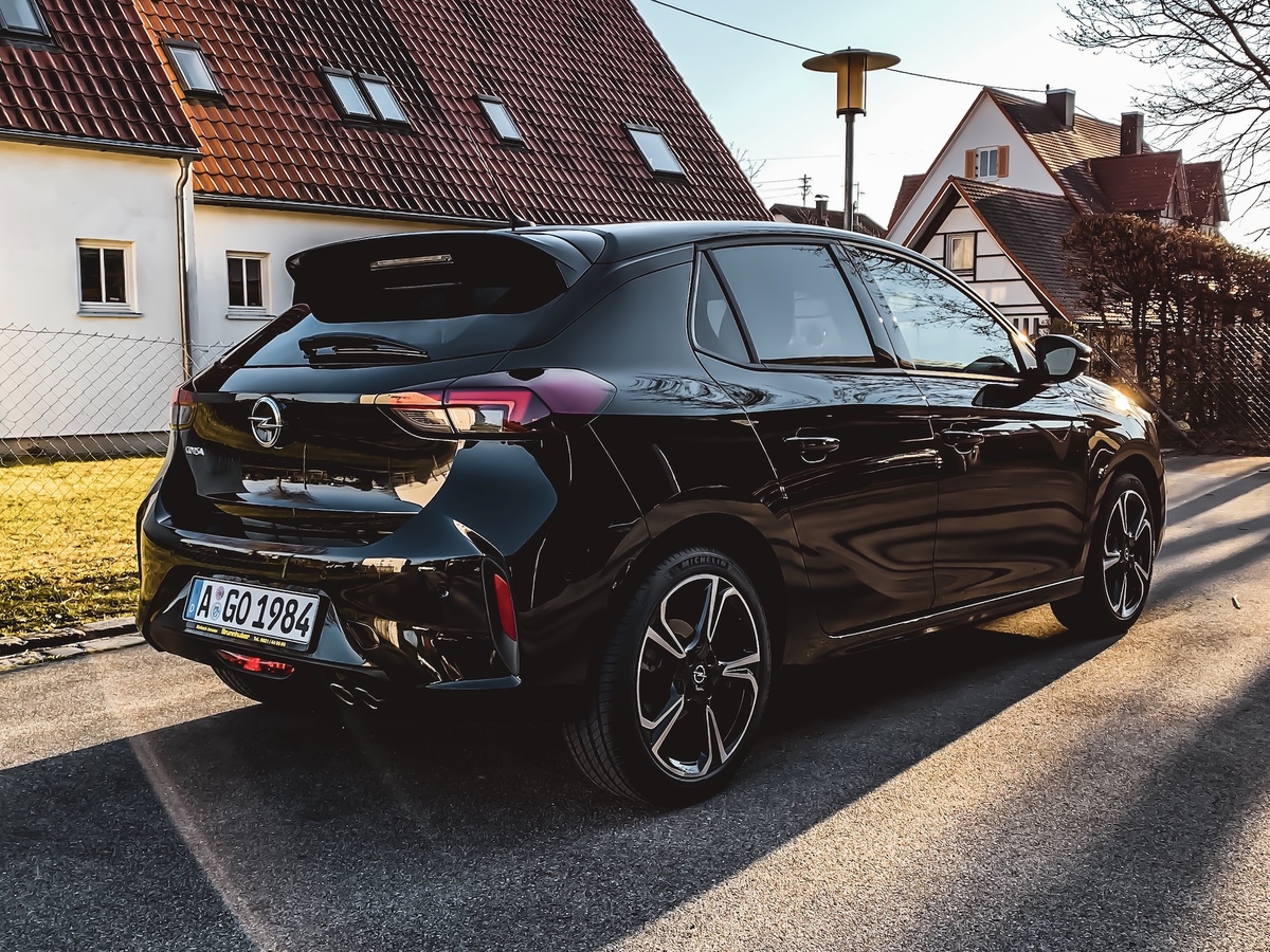 Opel Corsa F Schwarz