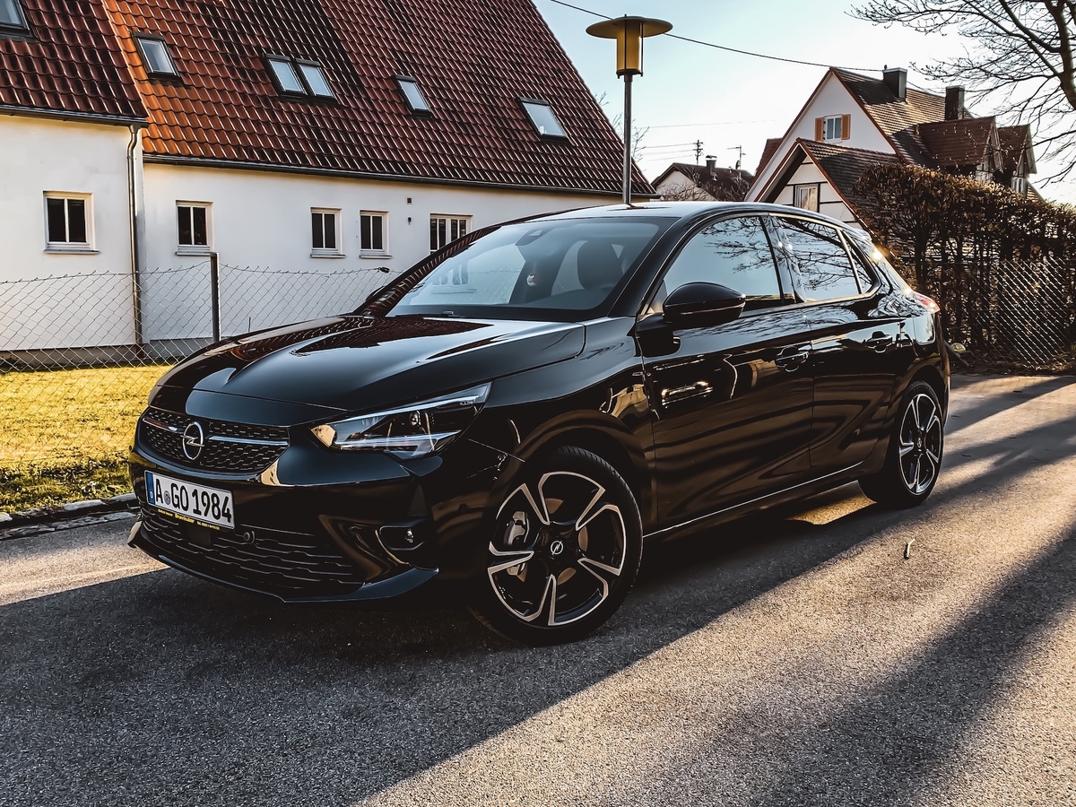 Opel Corsa F Schwarz